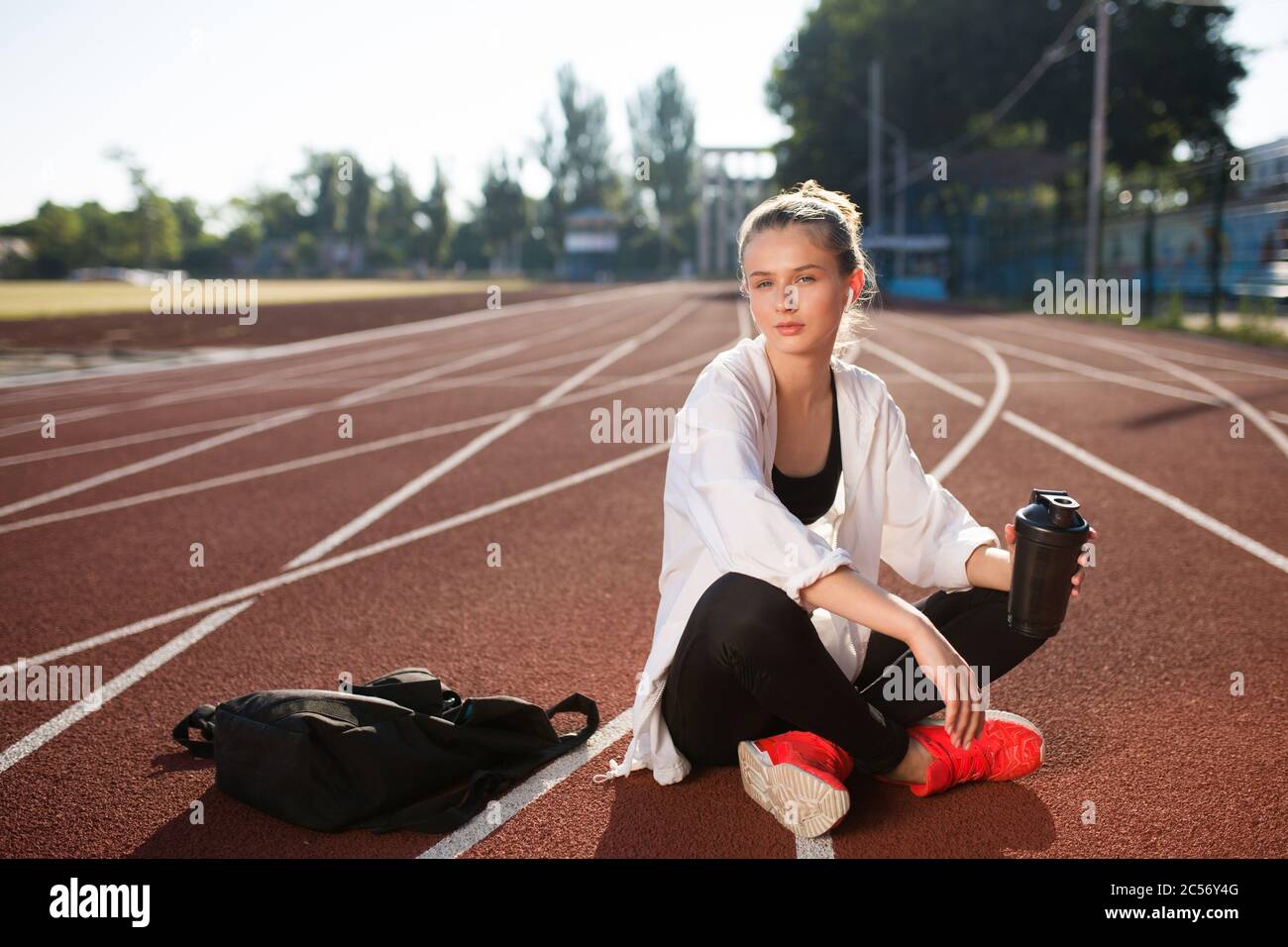 Runner track pose hi-res stock photography and images - Alamy