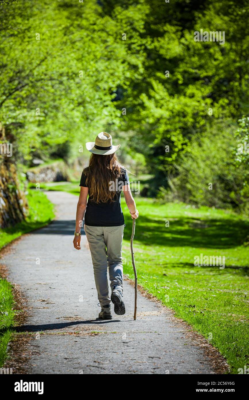 One person walking landscape hills hi-res stock photography and images ...