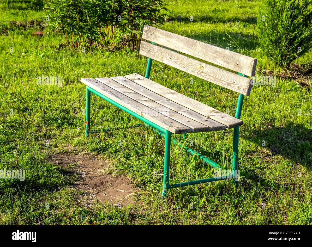 People sit on bench chair hi-res stock photography and images - Alamy
