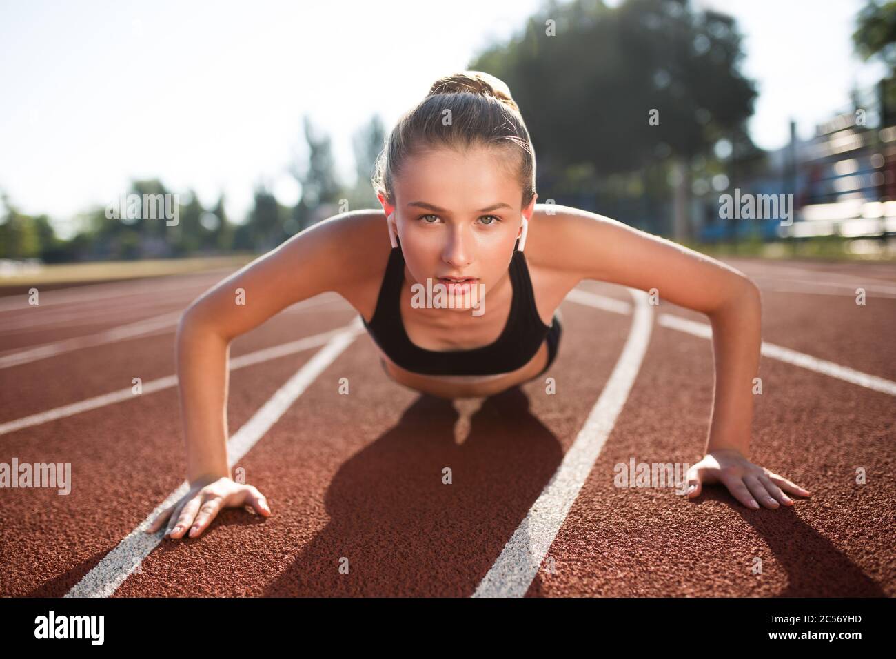 Pretty female sprinter hi-res stock photography and images - Alamy