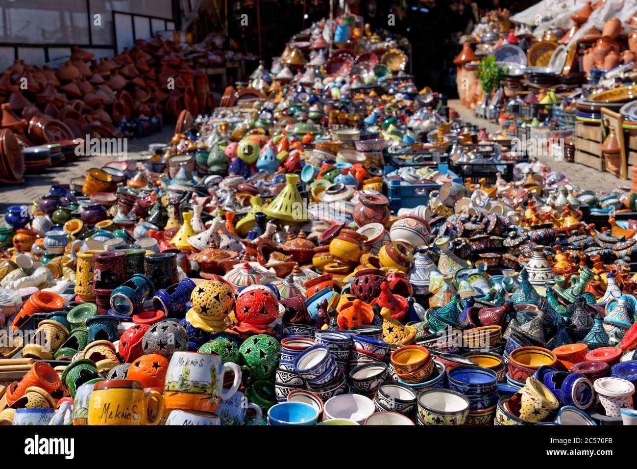 Decorative pottery in Meknes, Morocco Stock Photo - Alamy