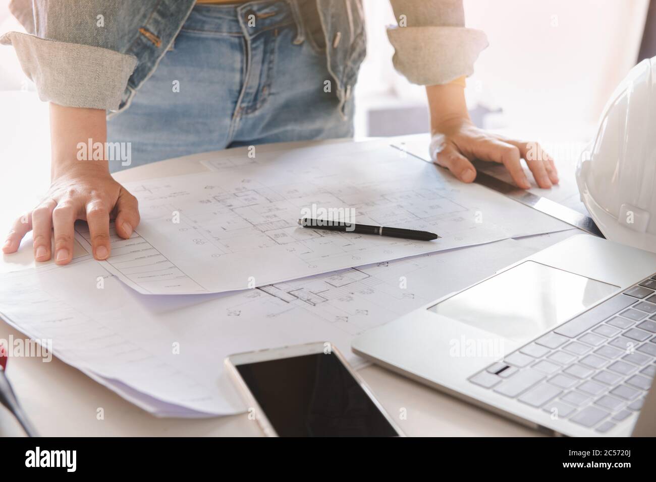 Engineering drawing on computer hi-res stock photography and images - Alamy