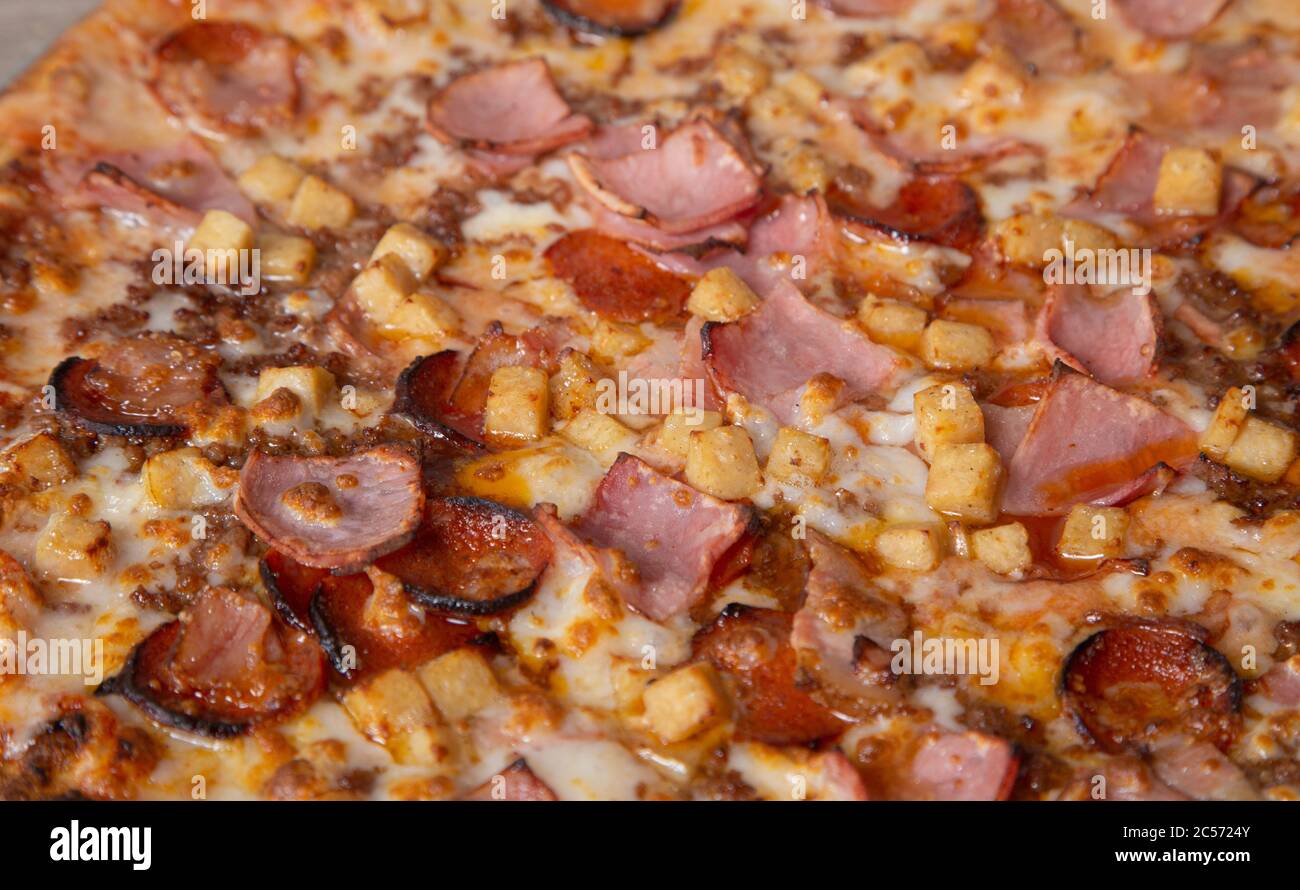 Barbecue chicken pizza closeup, barbecue pizza texture. Barbecue ...