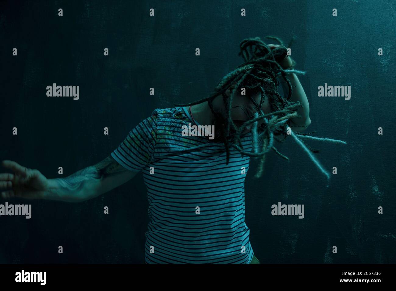 Dreadlocks dancing hi-res stock photography and images - Alamy