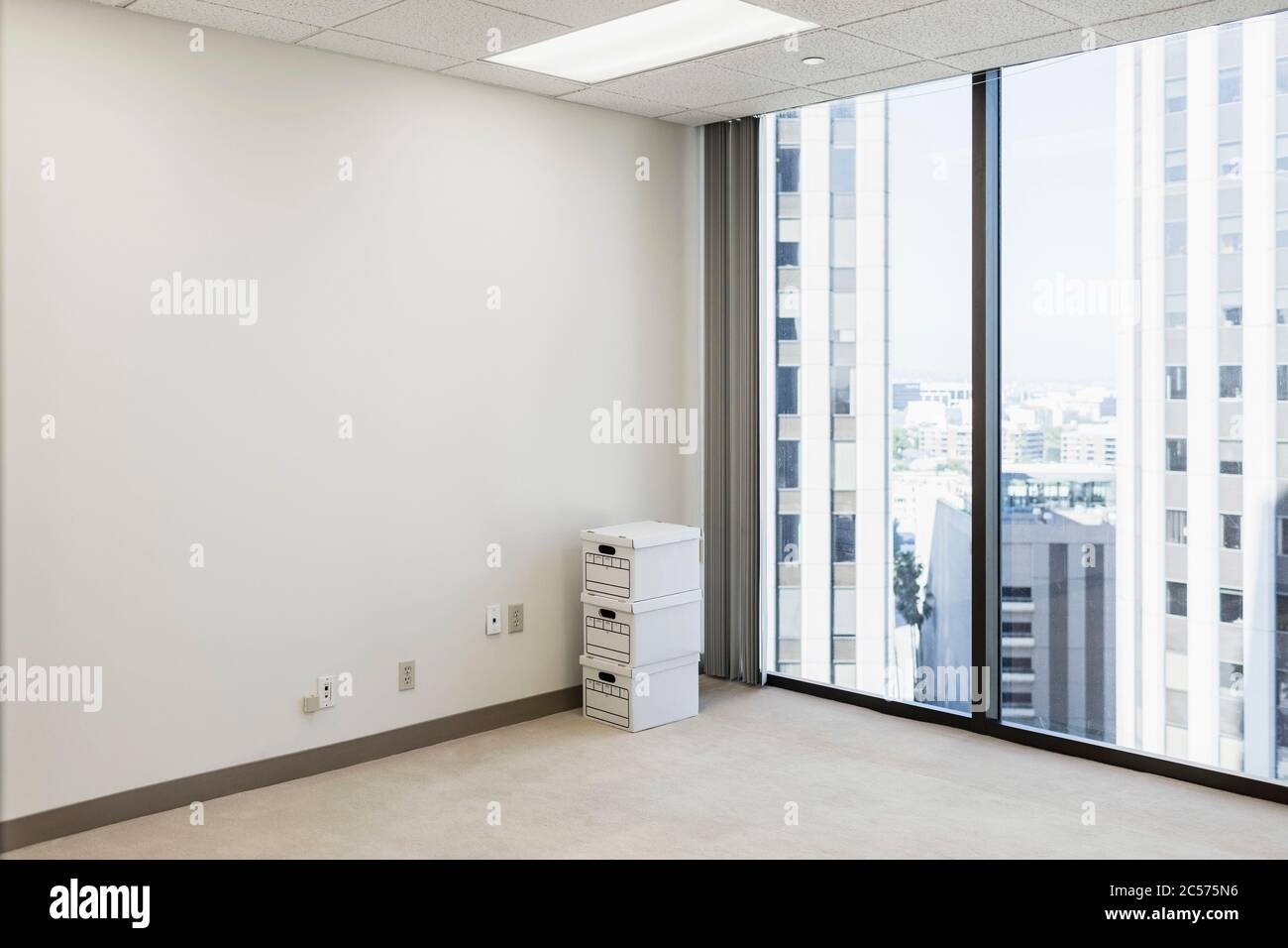 Empty office floor absence hi-res stock photography and images - Alamy