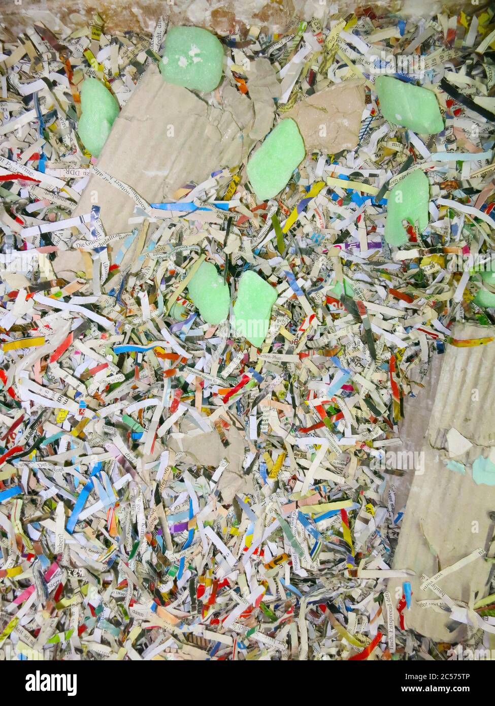 Multicolor confetti hi-res stock photography and images - Alamy