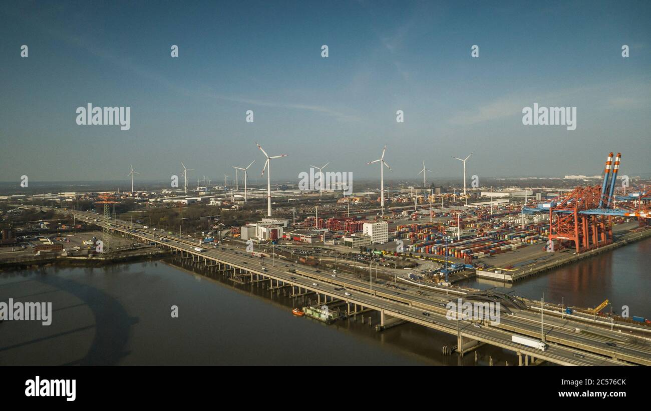 Commercial shipyard hi-res stock photography and images - Alamy