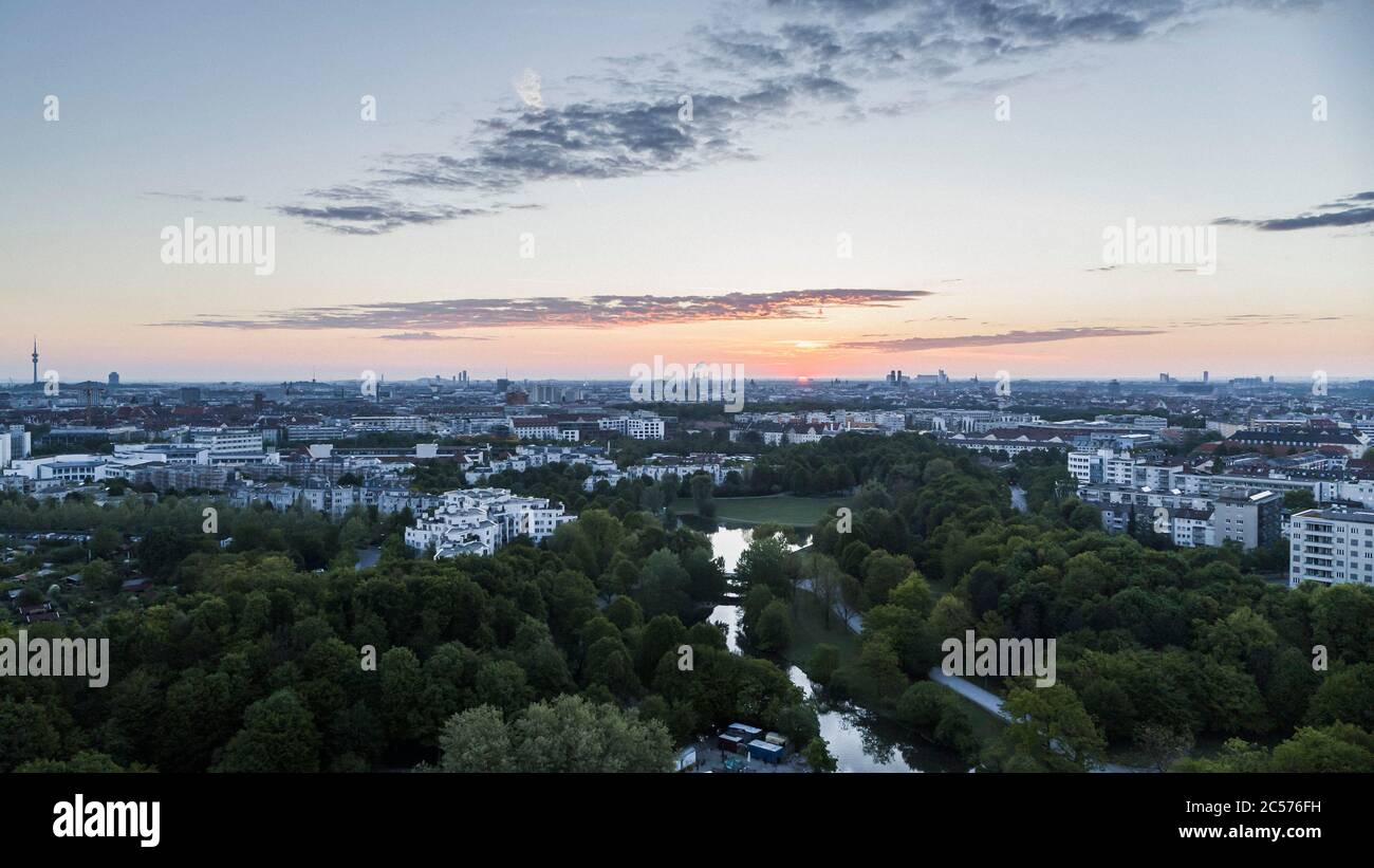 Scenic sunset view Westpark and Munich cityscape, Bavaria, Germany ...