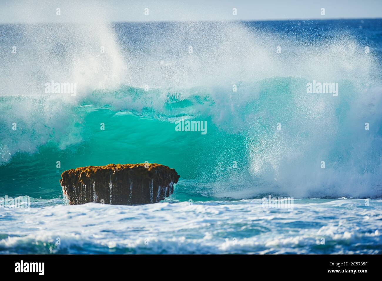 Wave in the Atlantic Ocean on Sunset Beach on Oahu, North Coast ...