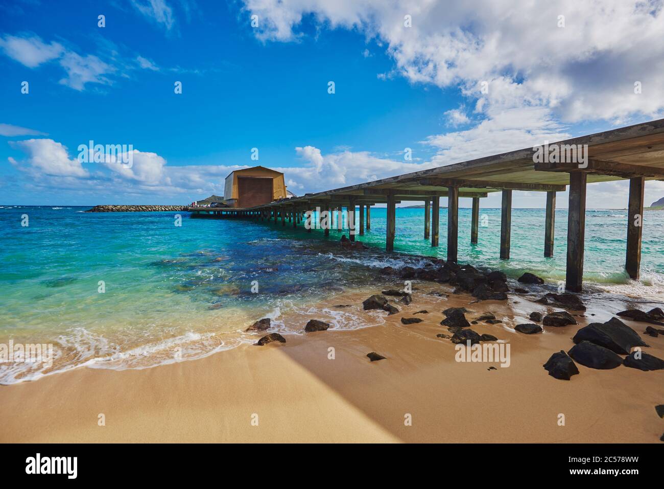 Jetty on the beach, Makai Research Pier, Kaupo Beach Park, Hawaiian ...
