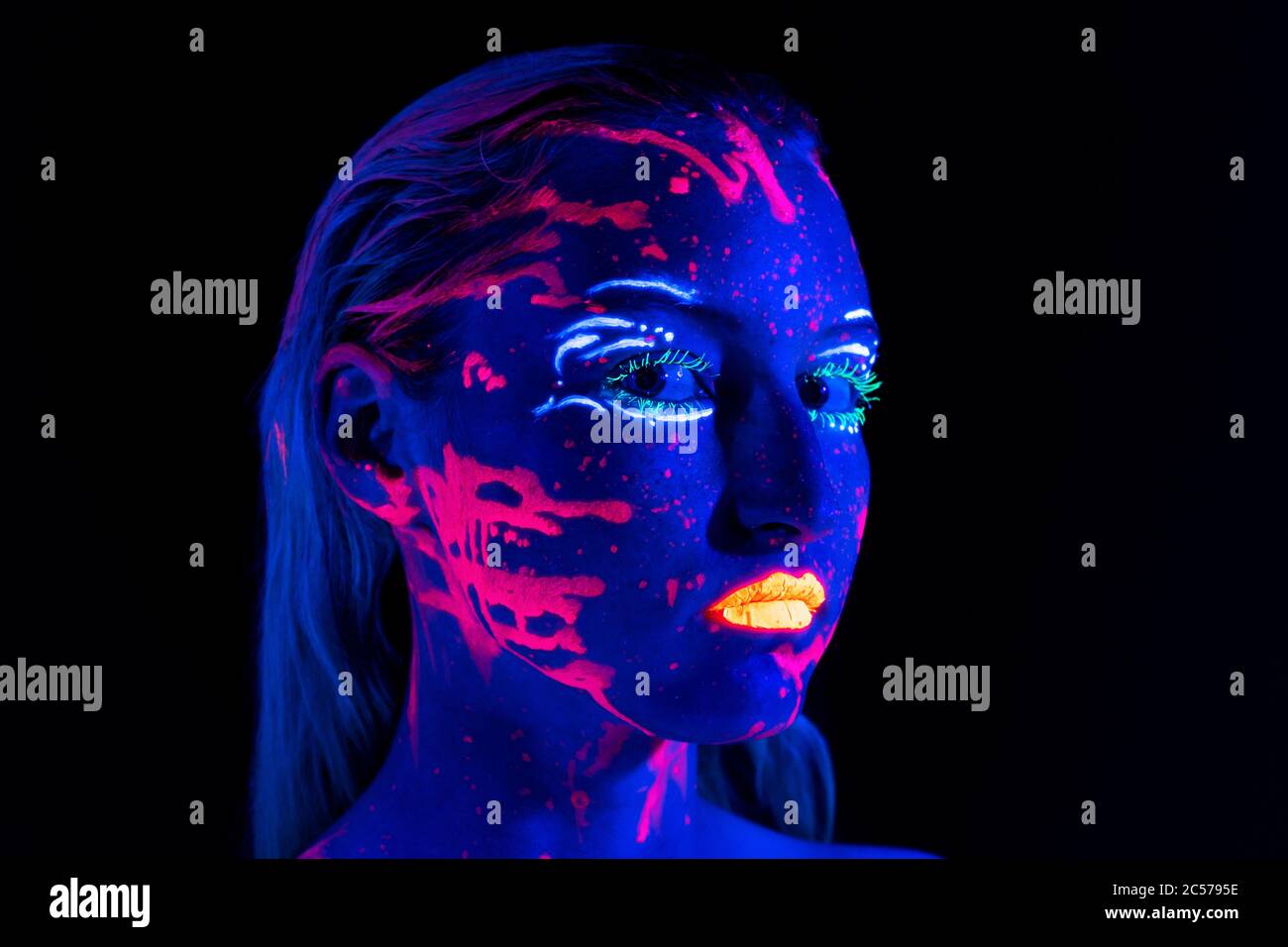 Woman neon hi-res stock photography and images - Alamy