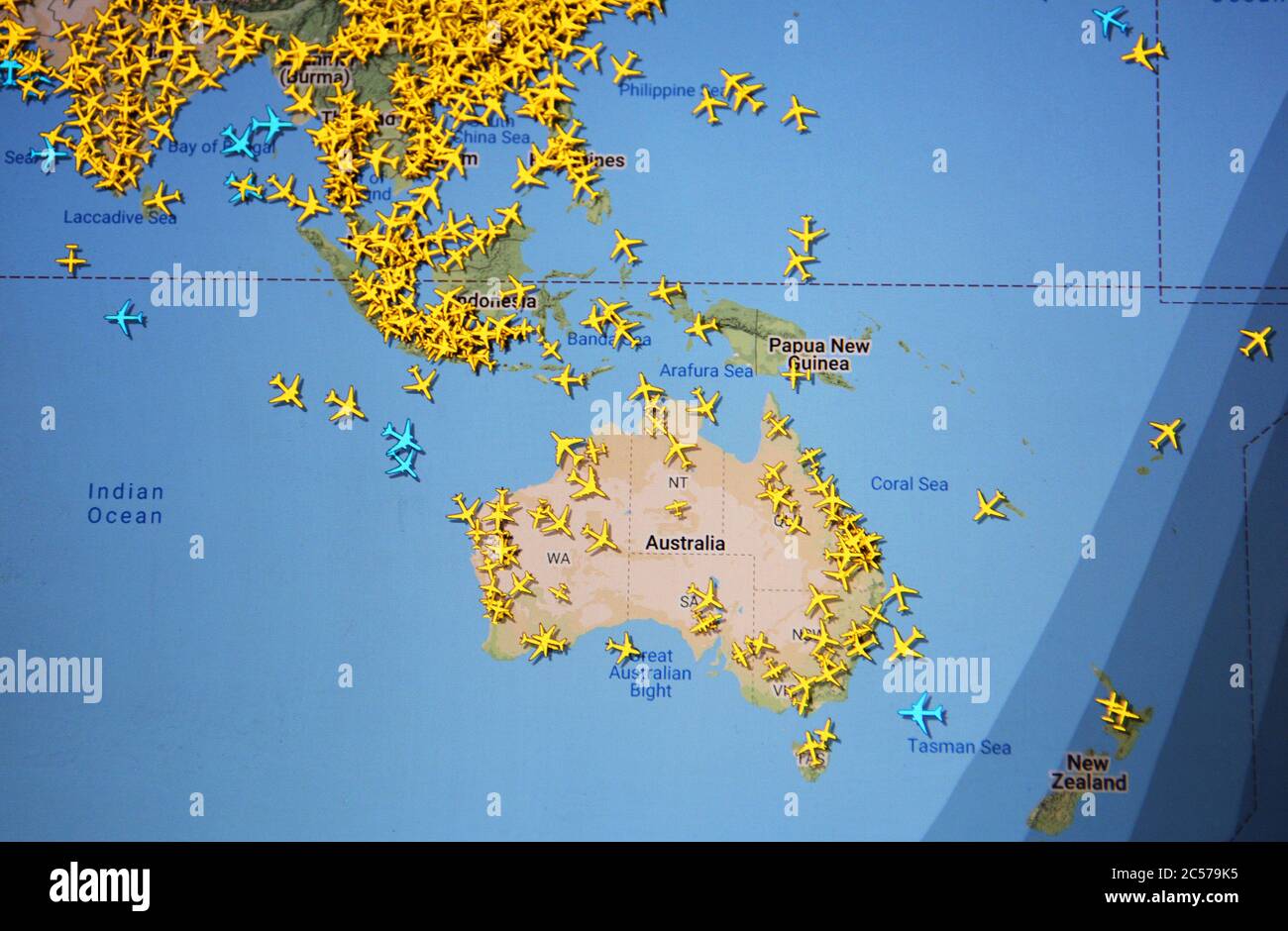 air traffic in Australia and Asia on Internet, with Flightradar 24 site ...
