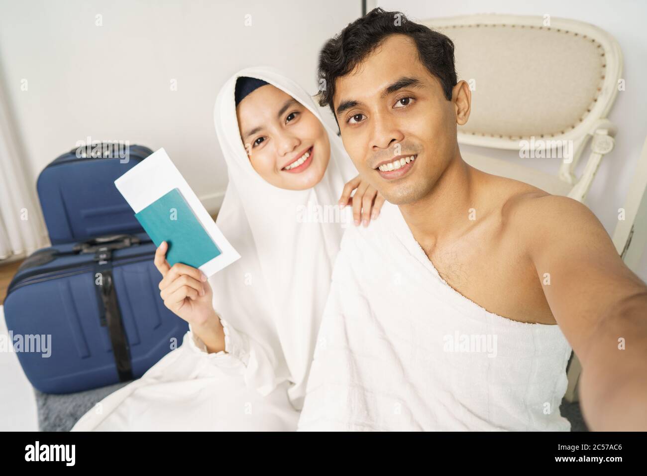 beautiful muslim couple hajj or umrah wearing islamic white dress ...