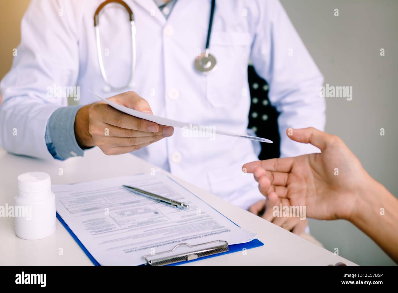 Handing a prescription hi-res stock photography and images - Alamy