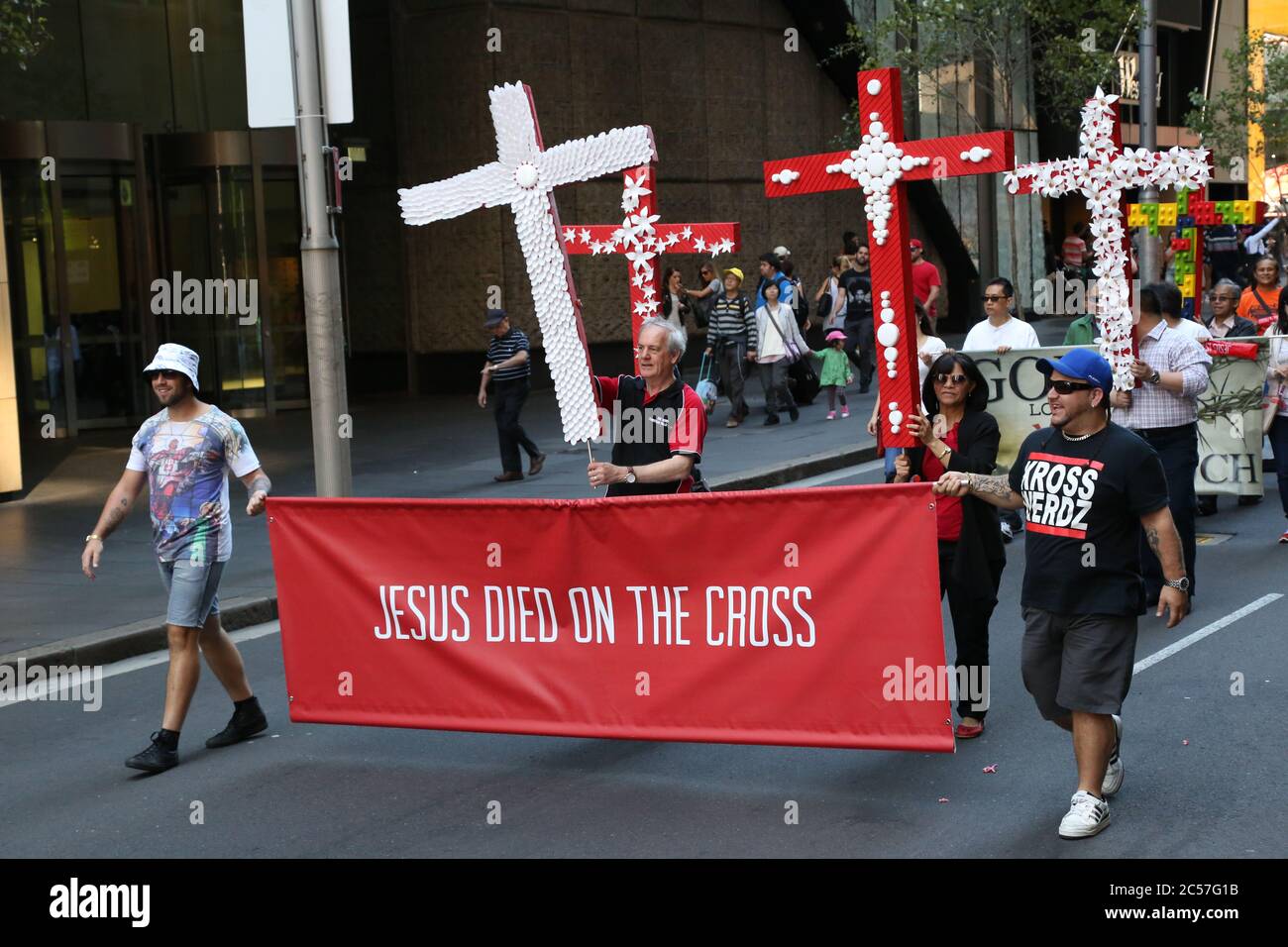 Christians taking part in the Sydney Easter Parade carry crosses and ...