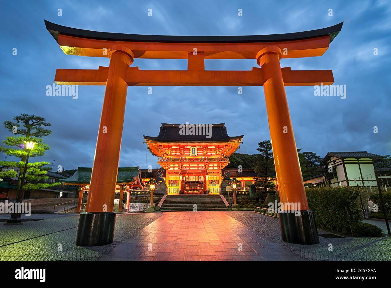Fushimi Inari Taisha Shrine in Kyoto, Japan at night Stock Photo - Alamy