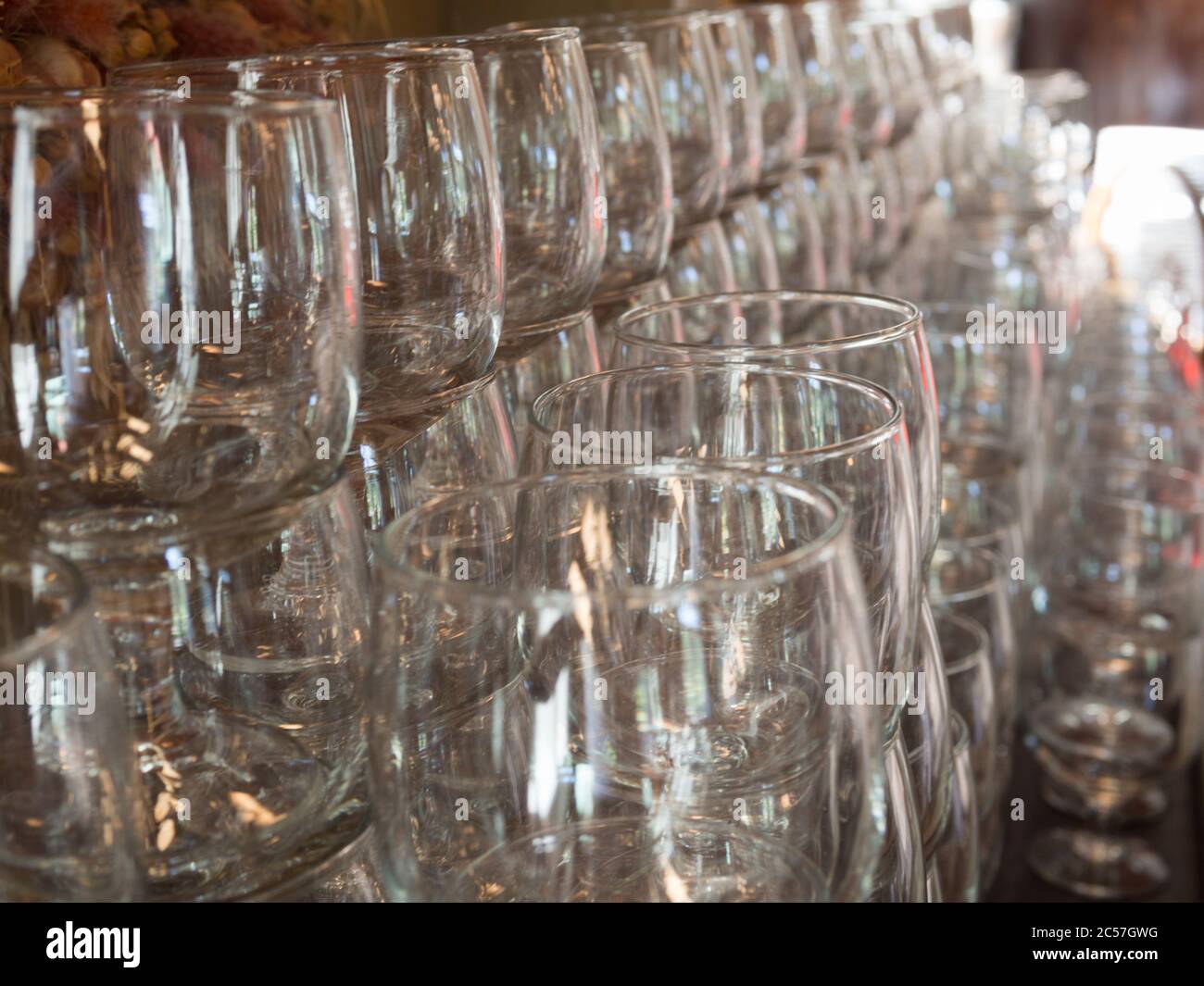 Restaurant stacked clean drinking glasses hi-res stock photography and ...
