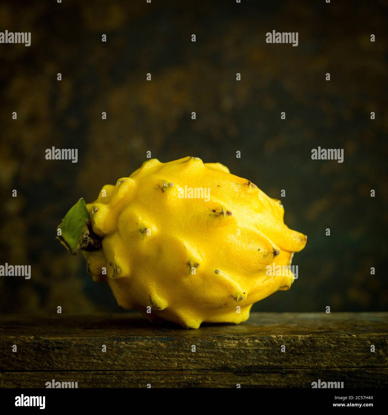 Yellow pitahaya hi-res stock photography and images - Alamy