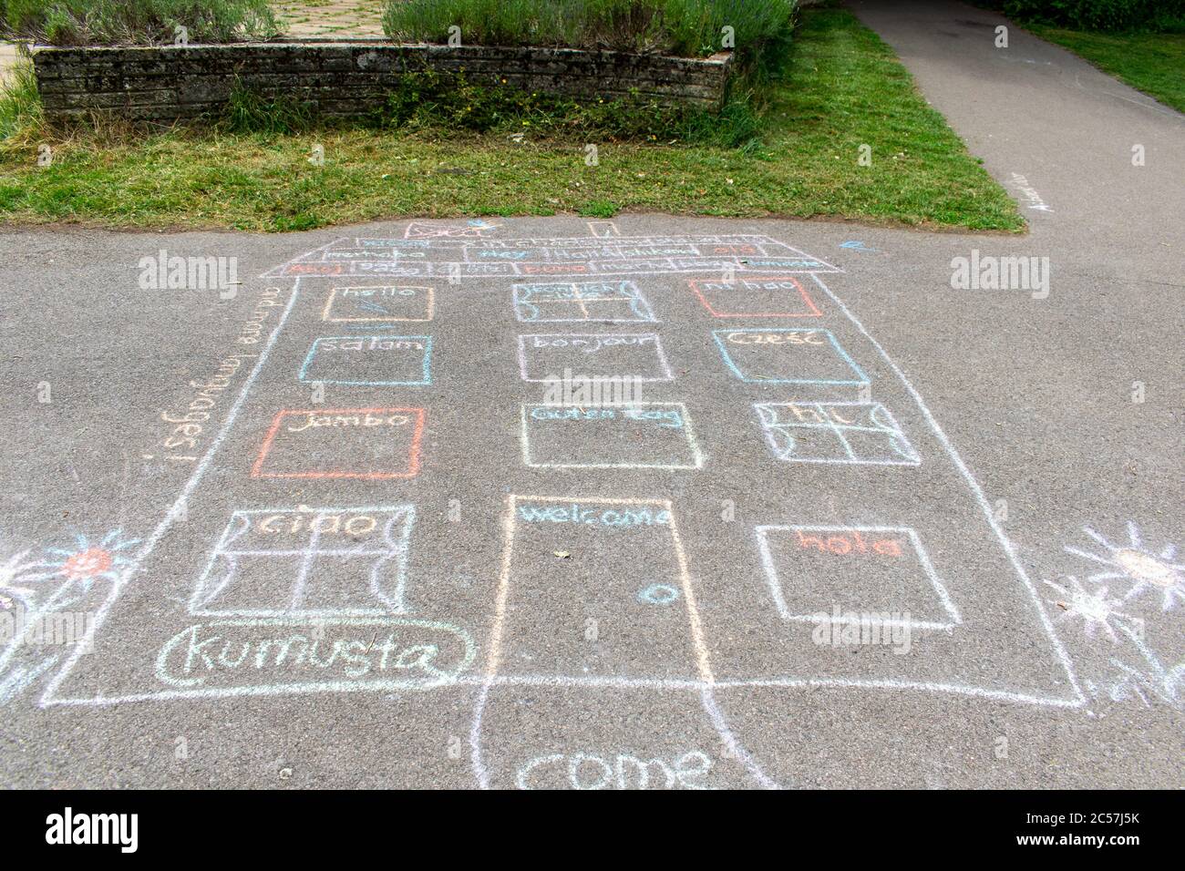 Team building chalk drawing hi-res stock photography and images - Alamy
