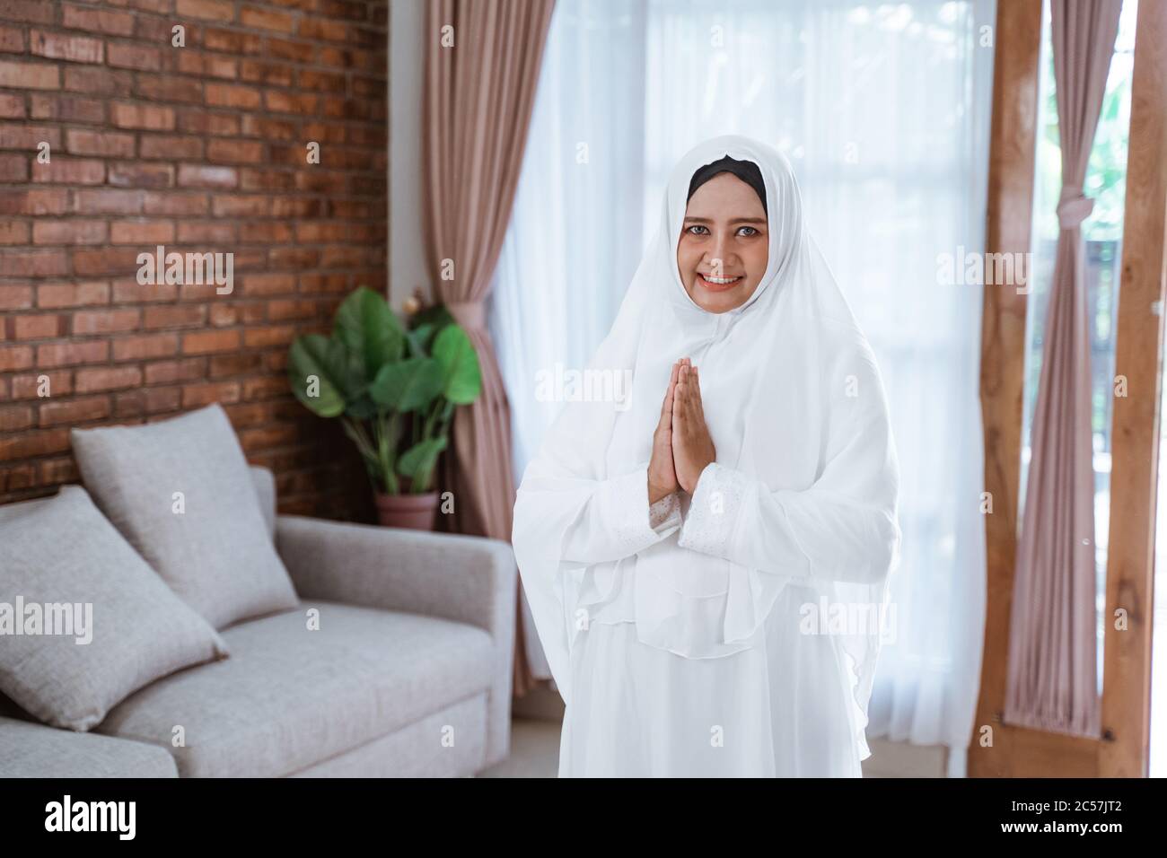 portrait of muslim pilgrims woman for Hajj and umrah Stock Photo - Alamy