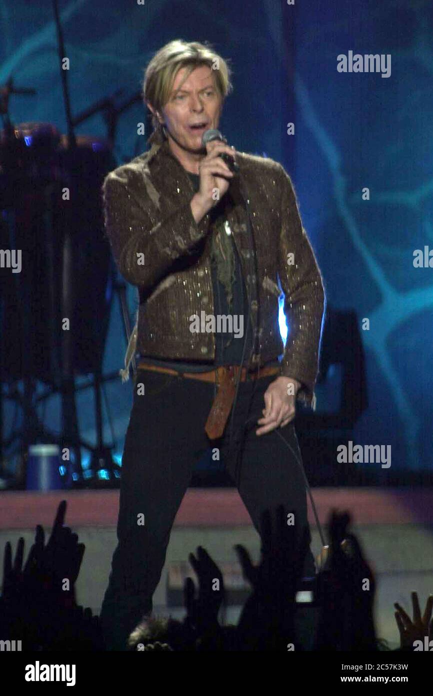 Hanover, Deutschland. 01st Nov, 2003. David Bowie live at a concert of ...