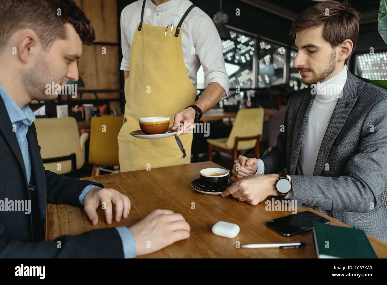Restaurant clients hi-res stock photography and images - Alamy