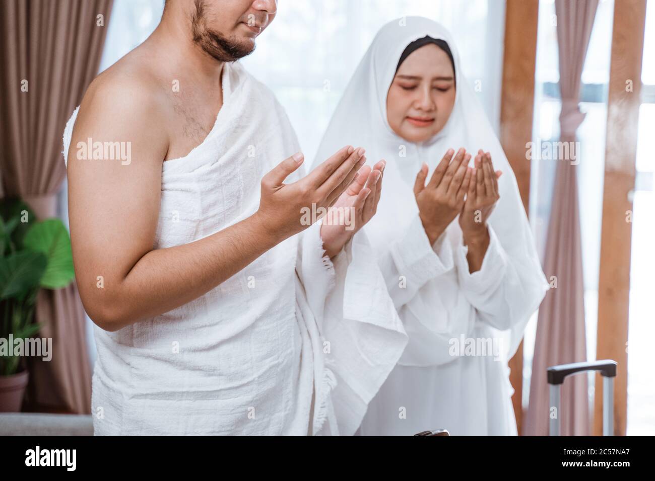 close up hand muslim praying open their arm wearing ihram Stock Photo ...