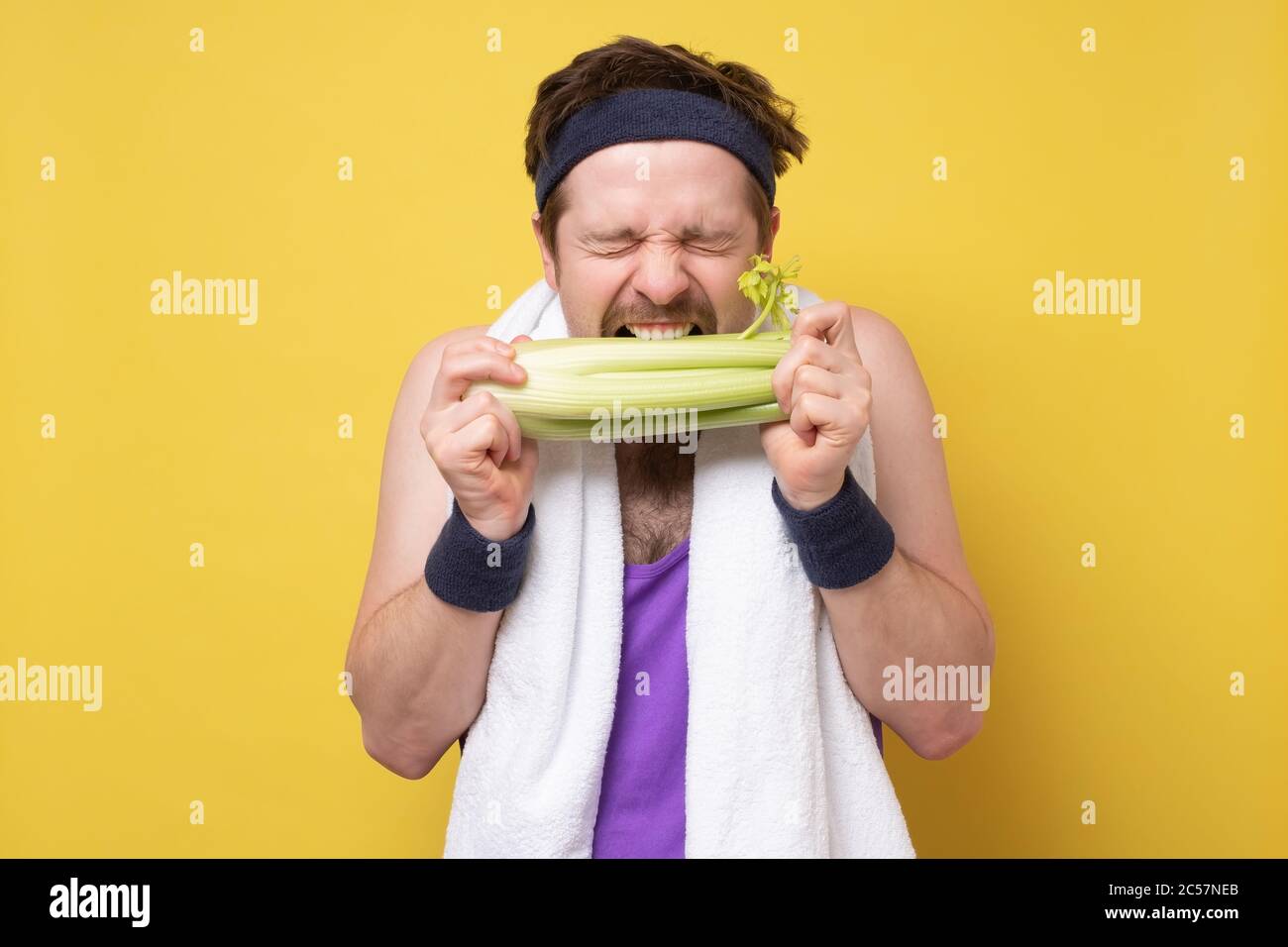 A man eating celery hi-res stock photography and images - Alamy