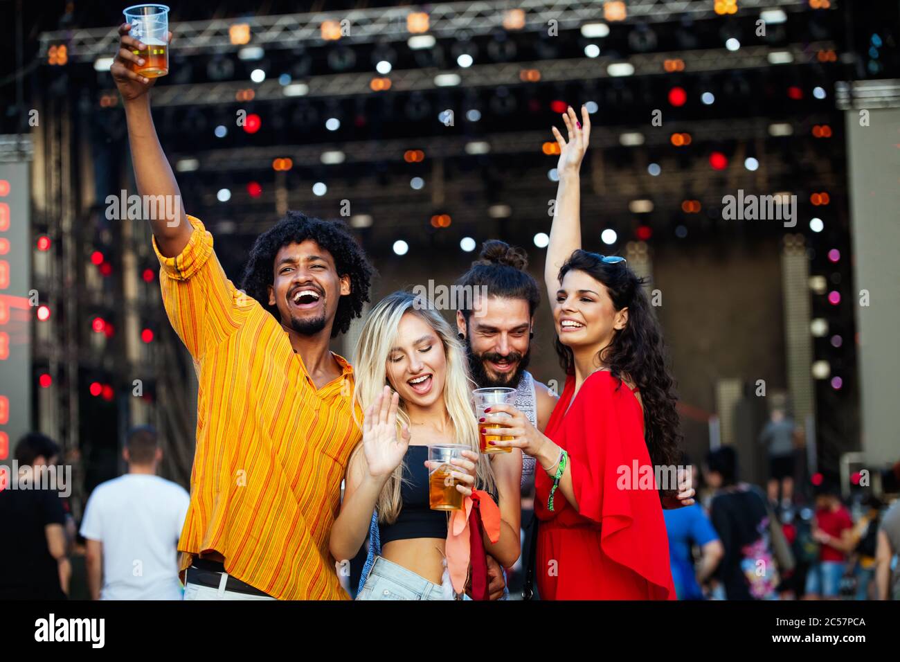 Friends at outdoor concert hi-res stock photography and images - Alamy