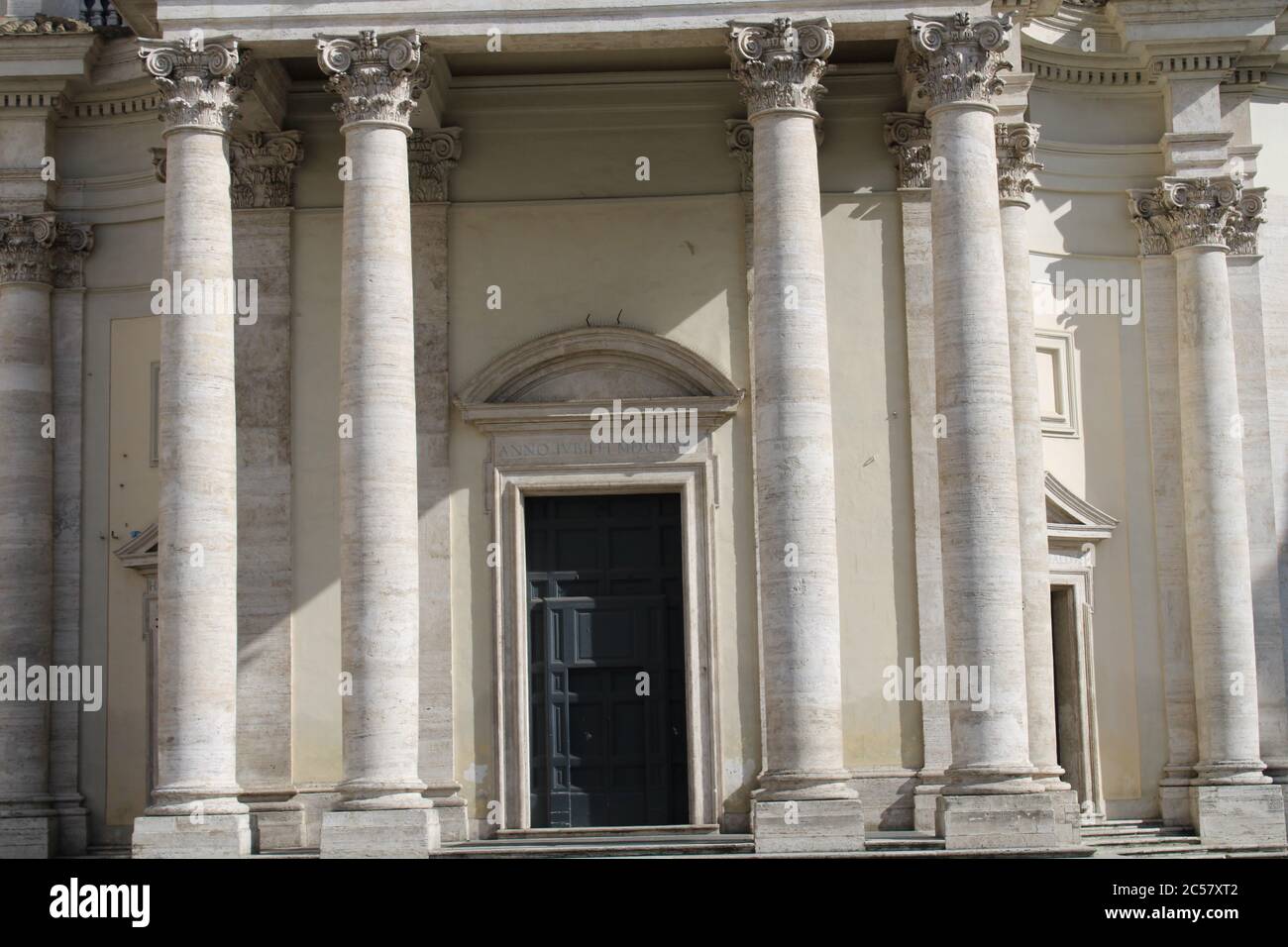old styled pillars in a historical buildings Stock Photo - Alamy