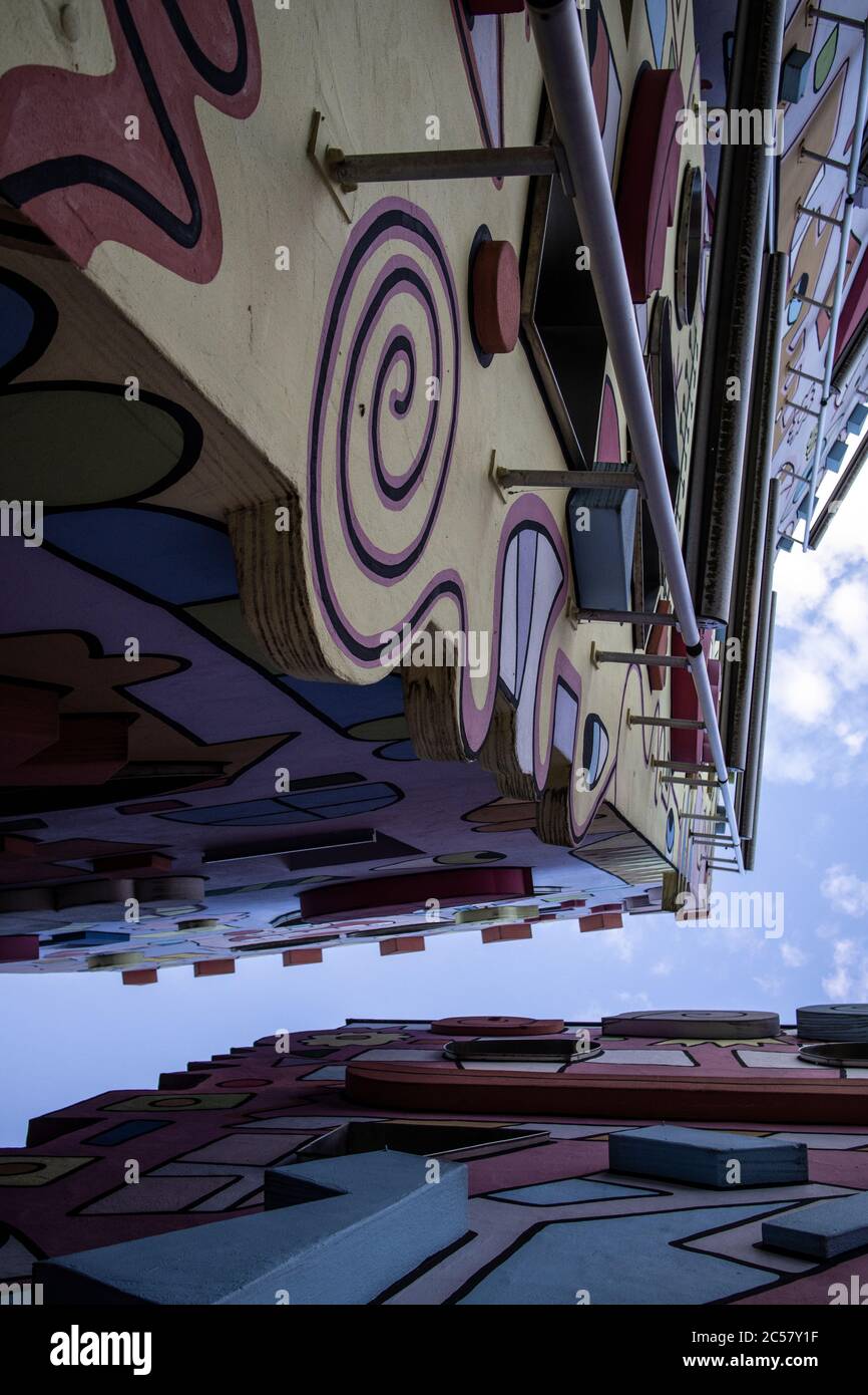 Happy Rizzi House, Rizzi Building, day-glo masterpiece of cartoon ...