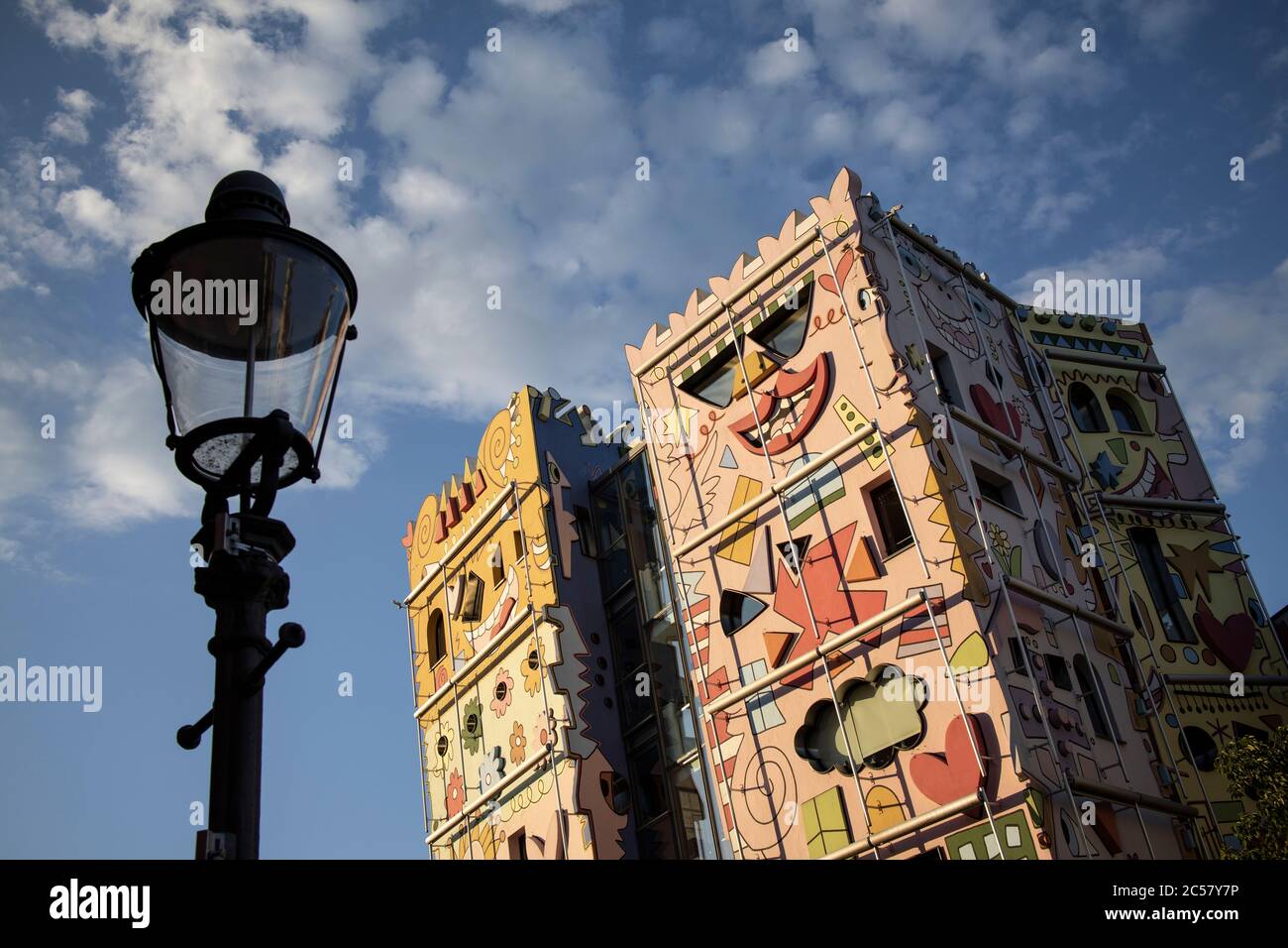 Happy Rizzi House, Rizzi Building, day-glo masterpiece of cartoon ...