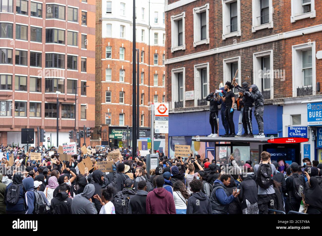 London bus stop signs hi-res stock photography and images - Alamy