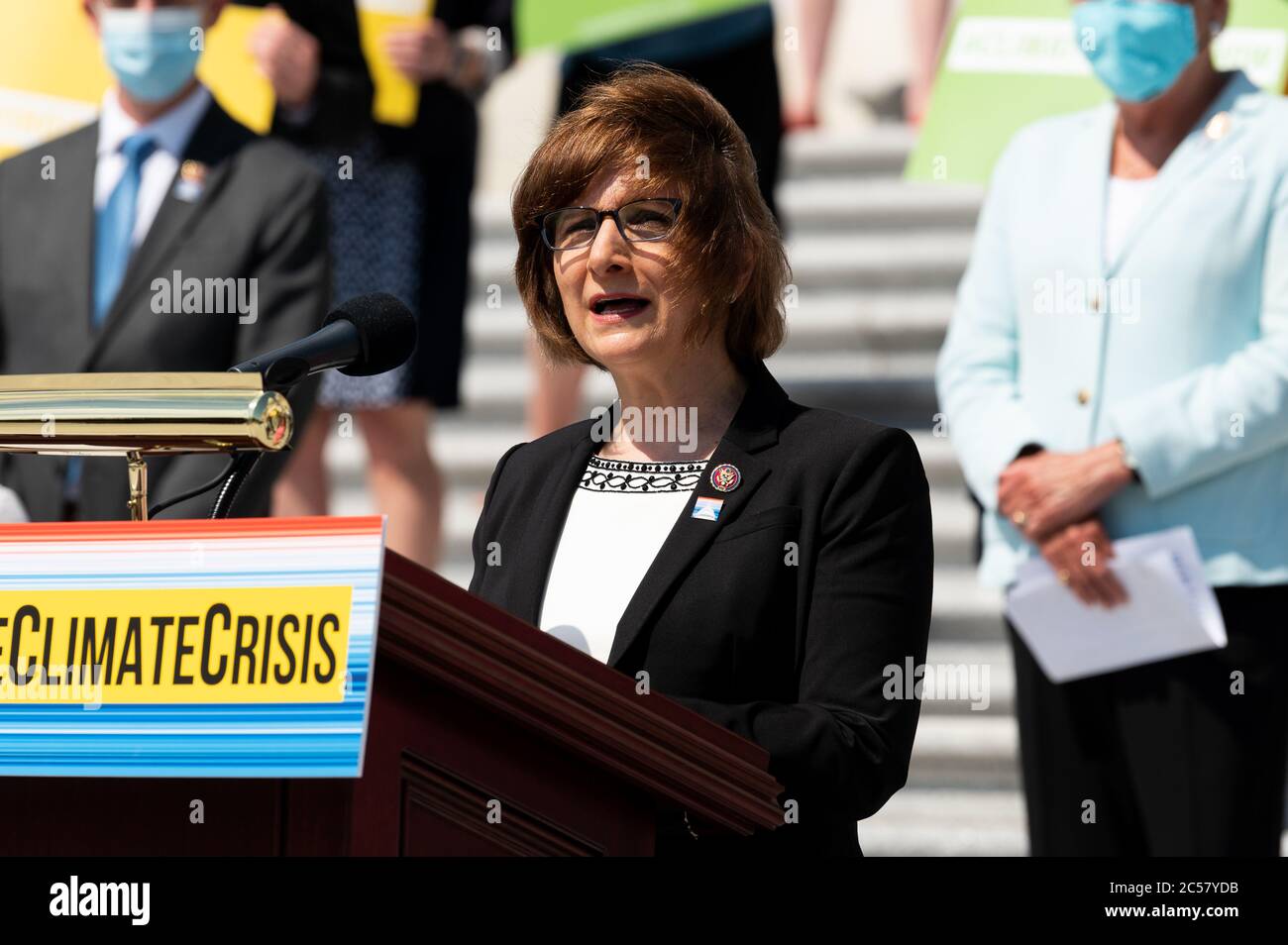 Suzanne bonamici hi-res stock photography and images - Alamy