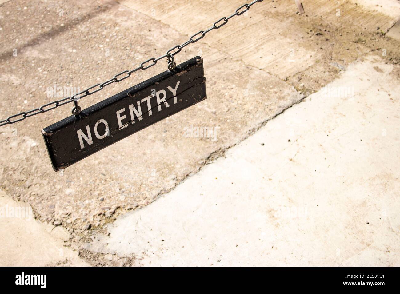 No entry sign chain hi-res stock photography and images - Alamy