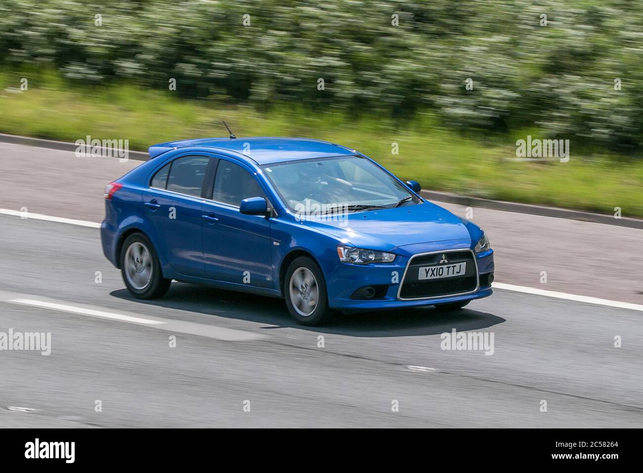 Mitsubishi lancer gs2 cars hi-res stock photography and images - Alamy