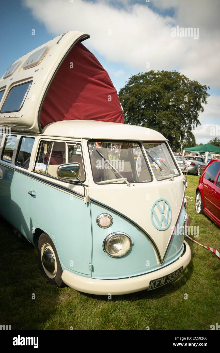 vintage split screen volkswagen camper van Stock Photo - Alamy
