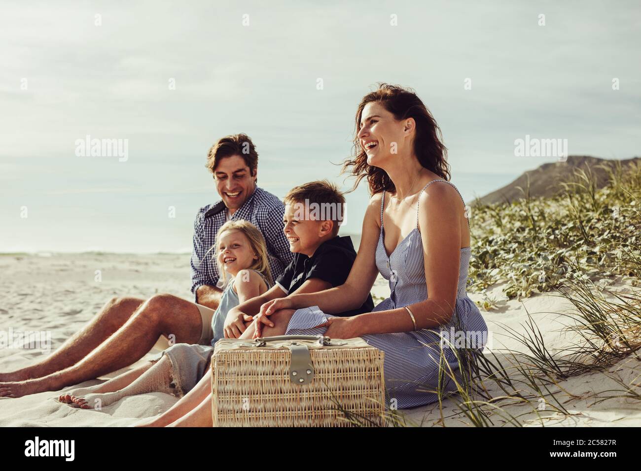 Beach picnic kids hi-res stock photography and images - Alamy