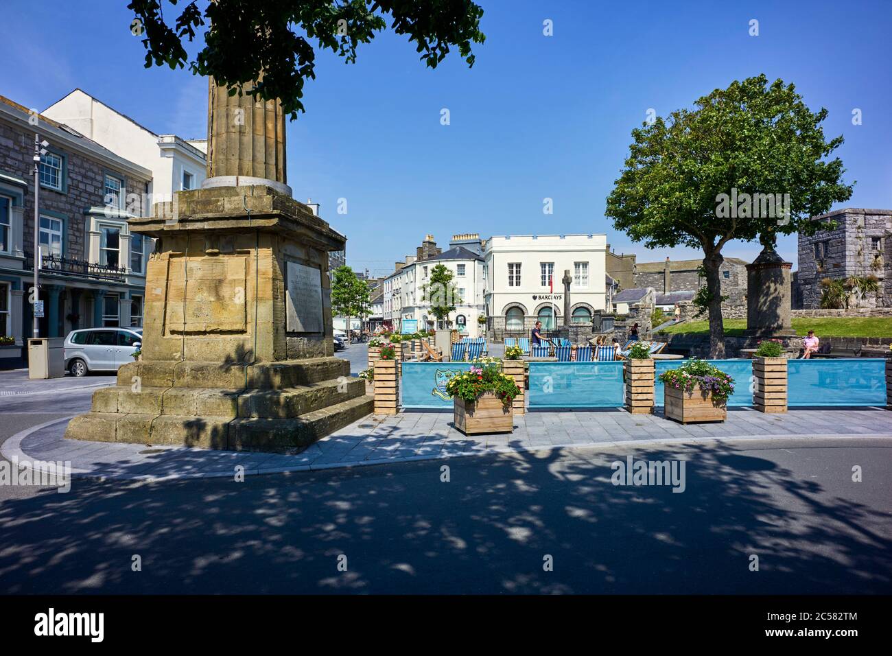 Public seating hi-res stock photography and images - Alamy