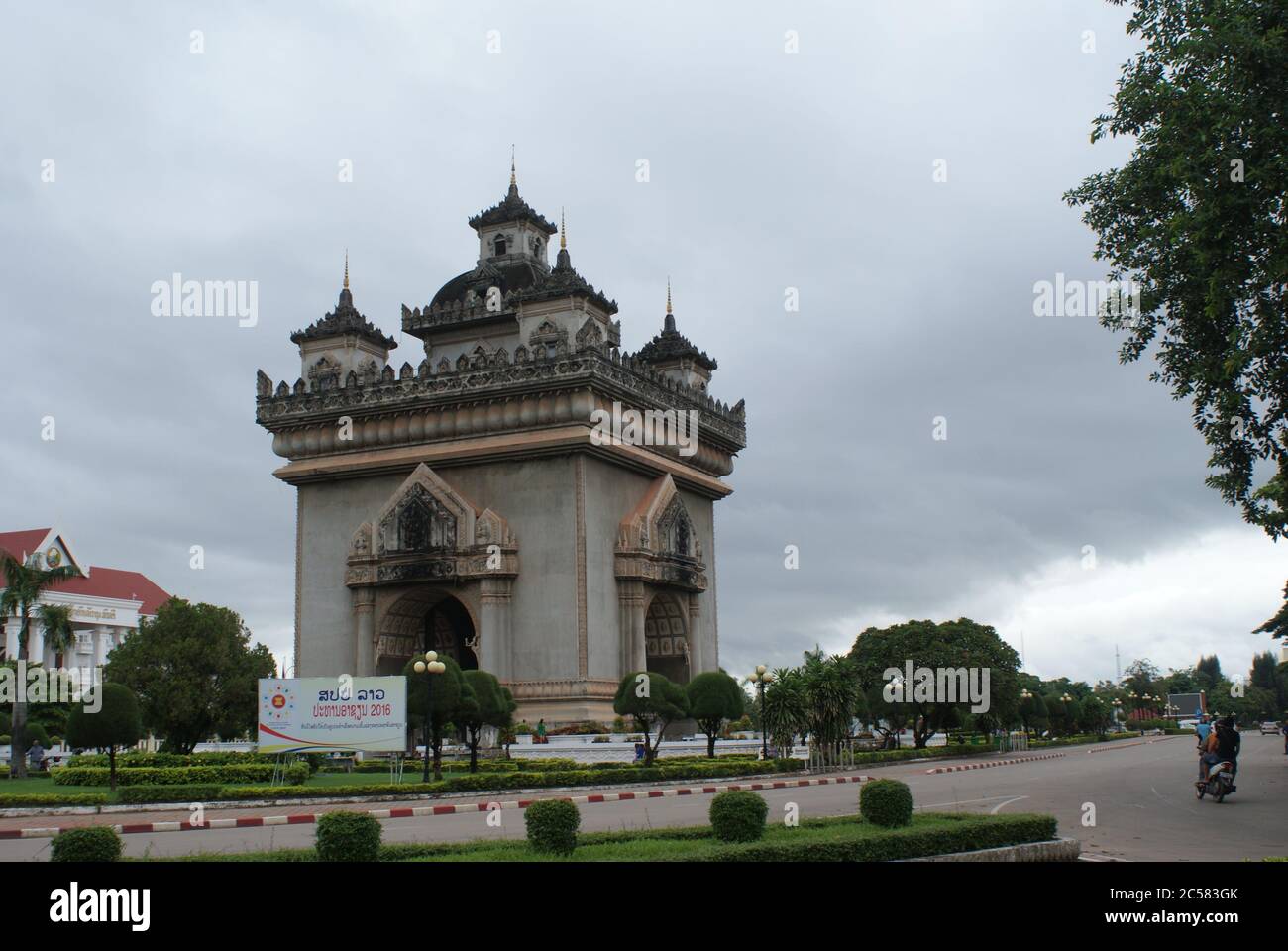 Beautiful and original Laos. Capital Of Vientiane. An unusual journey ...