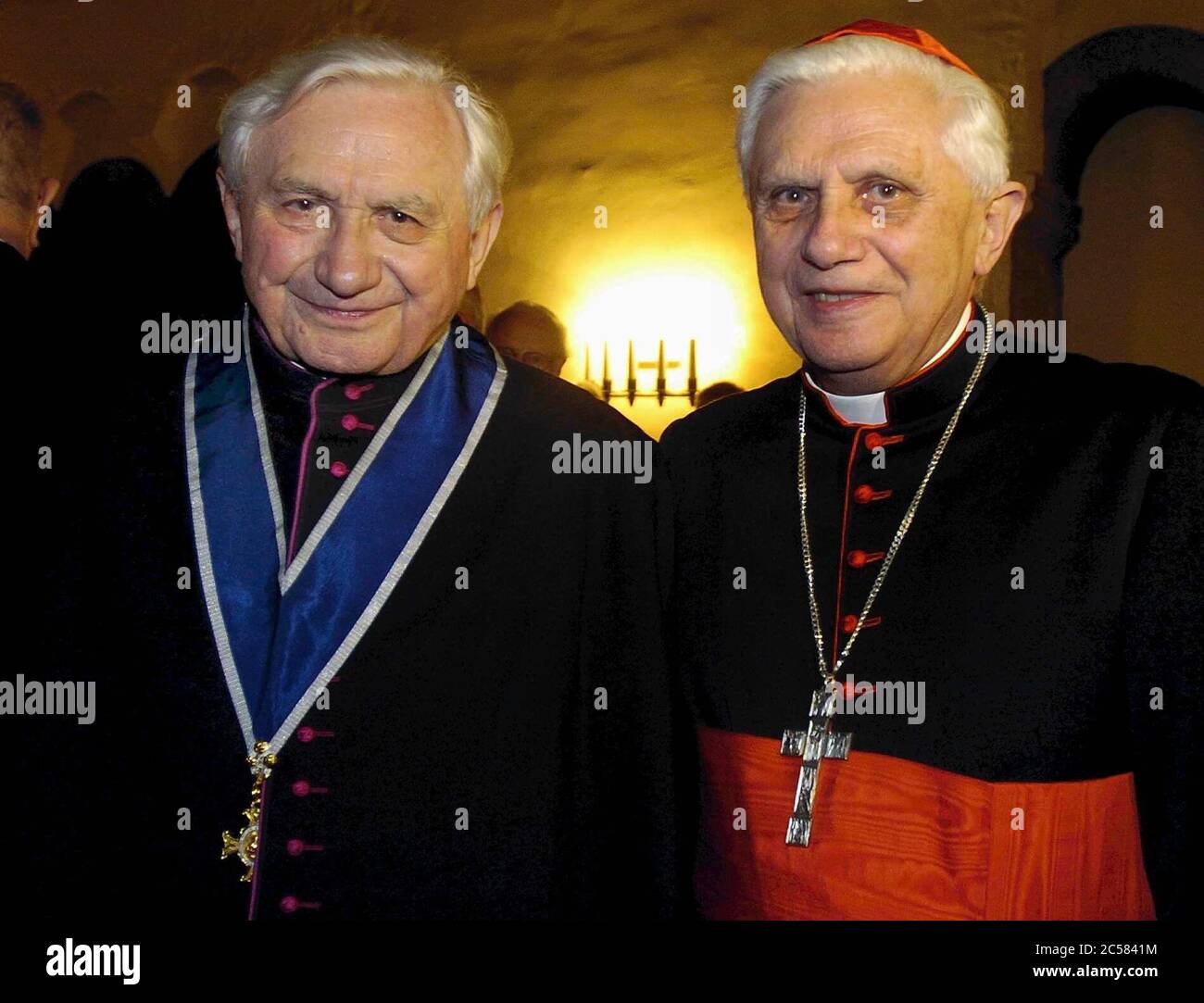Regensburg, Germany. 15th Jan, 2004. Georg Ratzinger (l) stands on his ...
