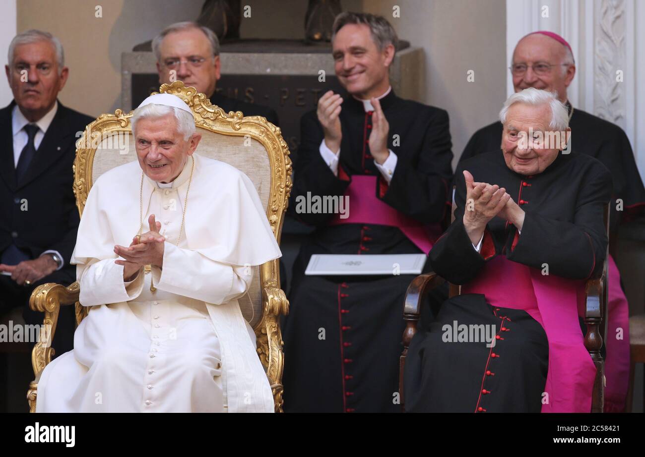 Georg ratzinger r hi-res stock photography and images - Alamy