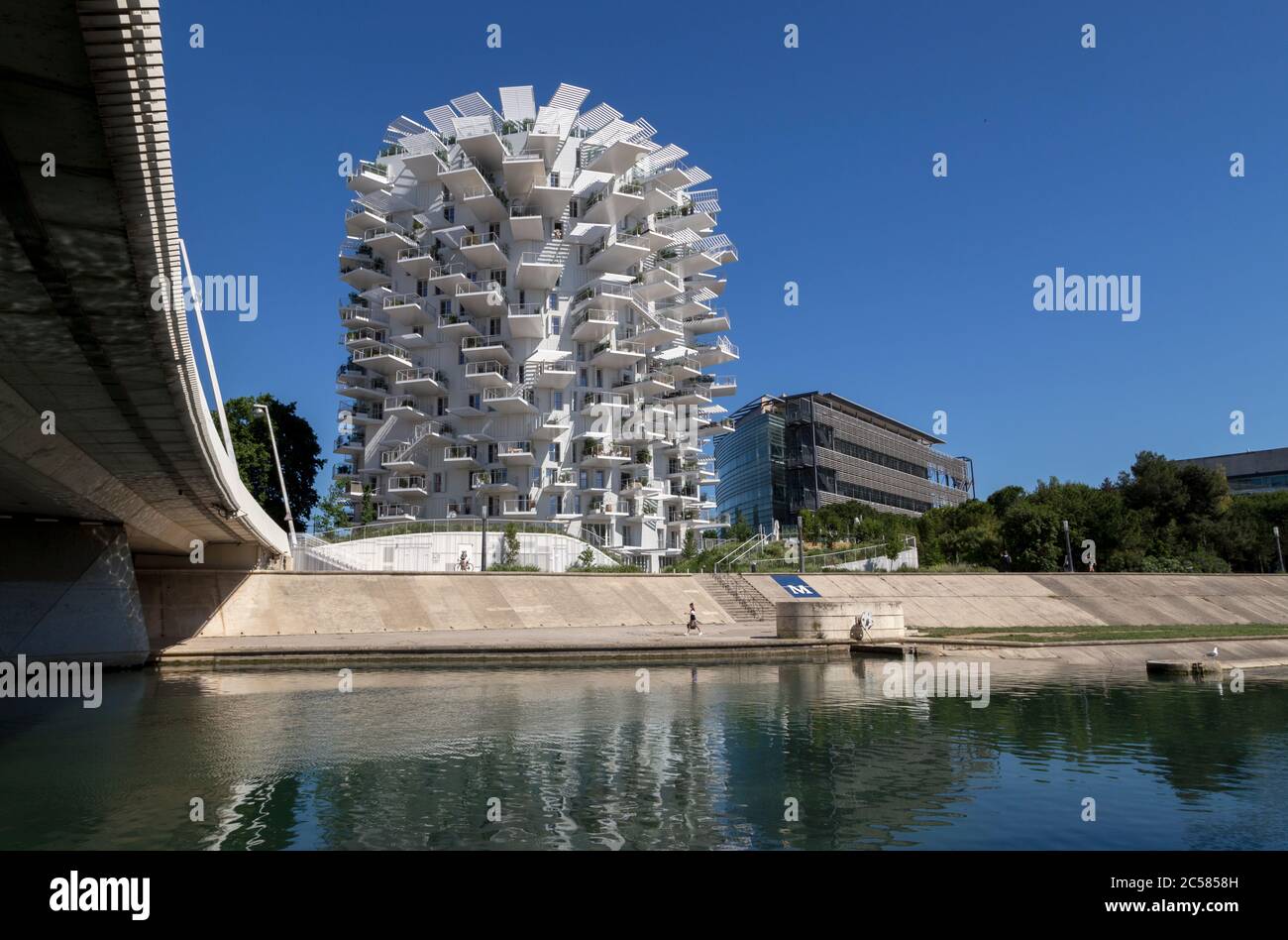 Modern building " L'Arbre Blanc ", Les Berges du Lez, Montpellier ...