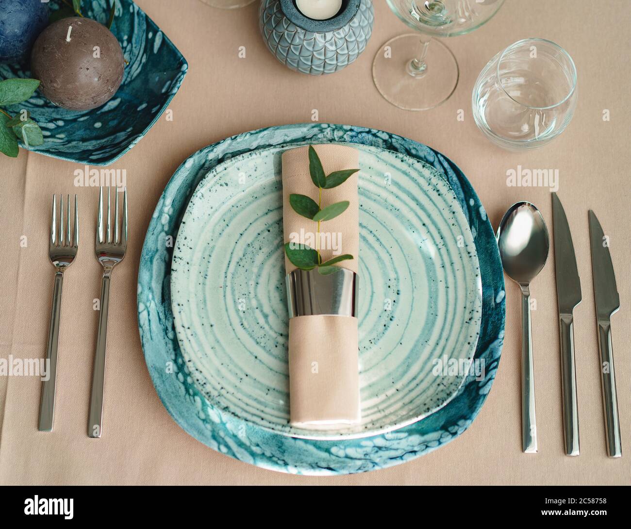 Luxury green table setting decorated with candles Stock Photo - Alamy