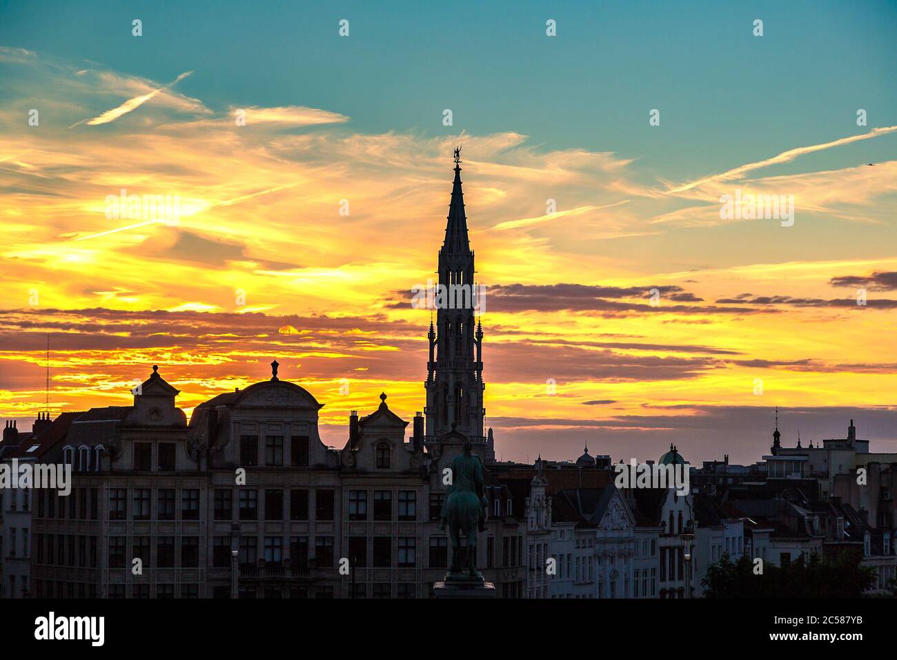 Cityscape of Brussels in a beautiful summer night, Belgium Stock Photo ...