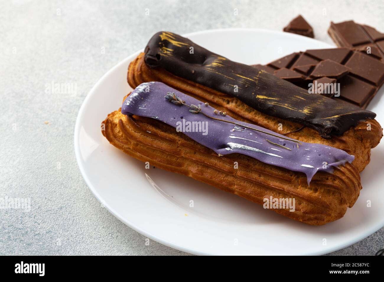 Close up photo of fresh french eclair cake with icing Stock Photo - Alamy