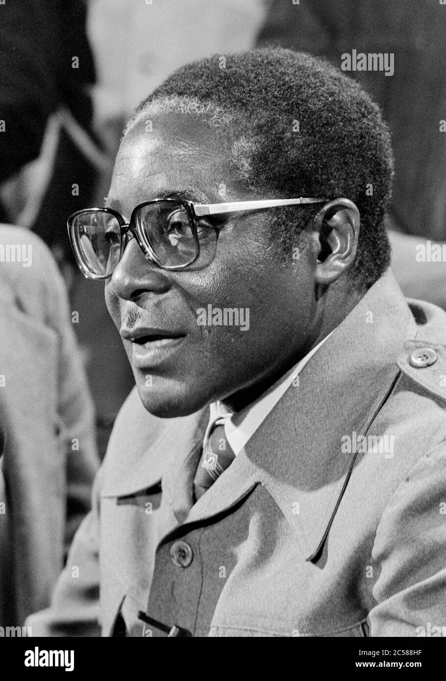 Former zimbabwean prime minister Black and White Stock Photos & Images ...