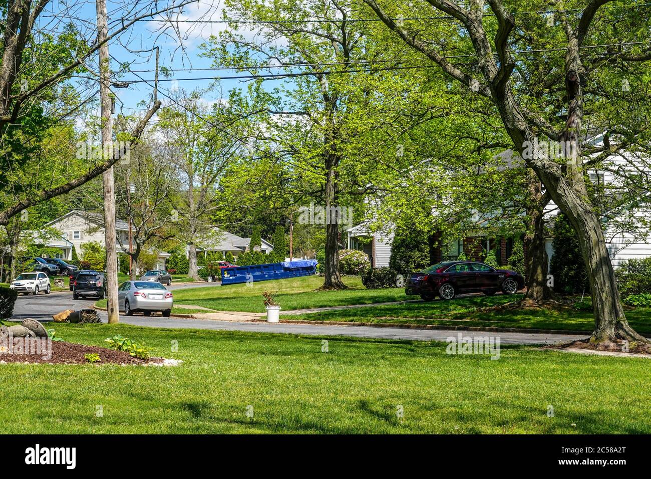 Junk in driveway hi-res stock photography and images - Alamy