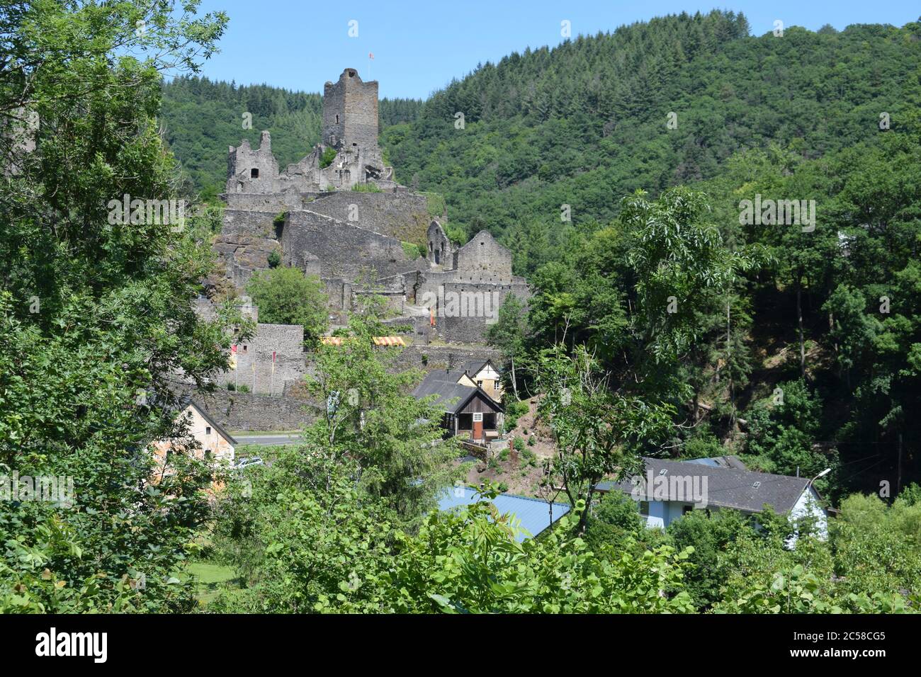 Ruins of oberburg and niederburg castles hi-res stock photography and ...