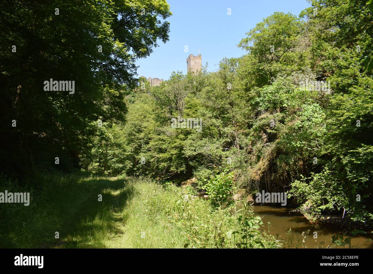 Oberburg Manderscheid, castle in the Eifel Stock Photo - Alamy